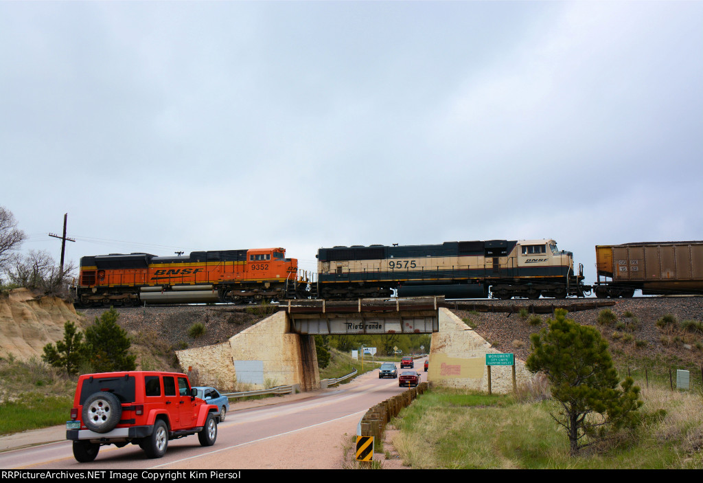 BNSF 9575 9352 Pushers